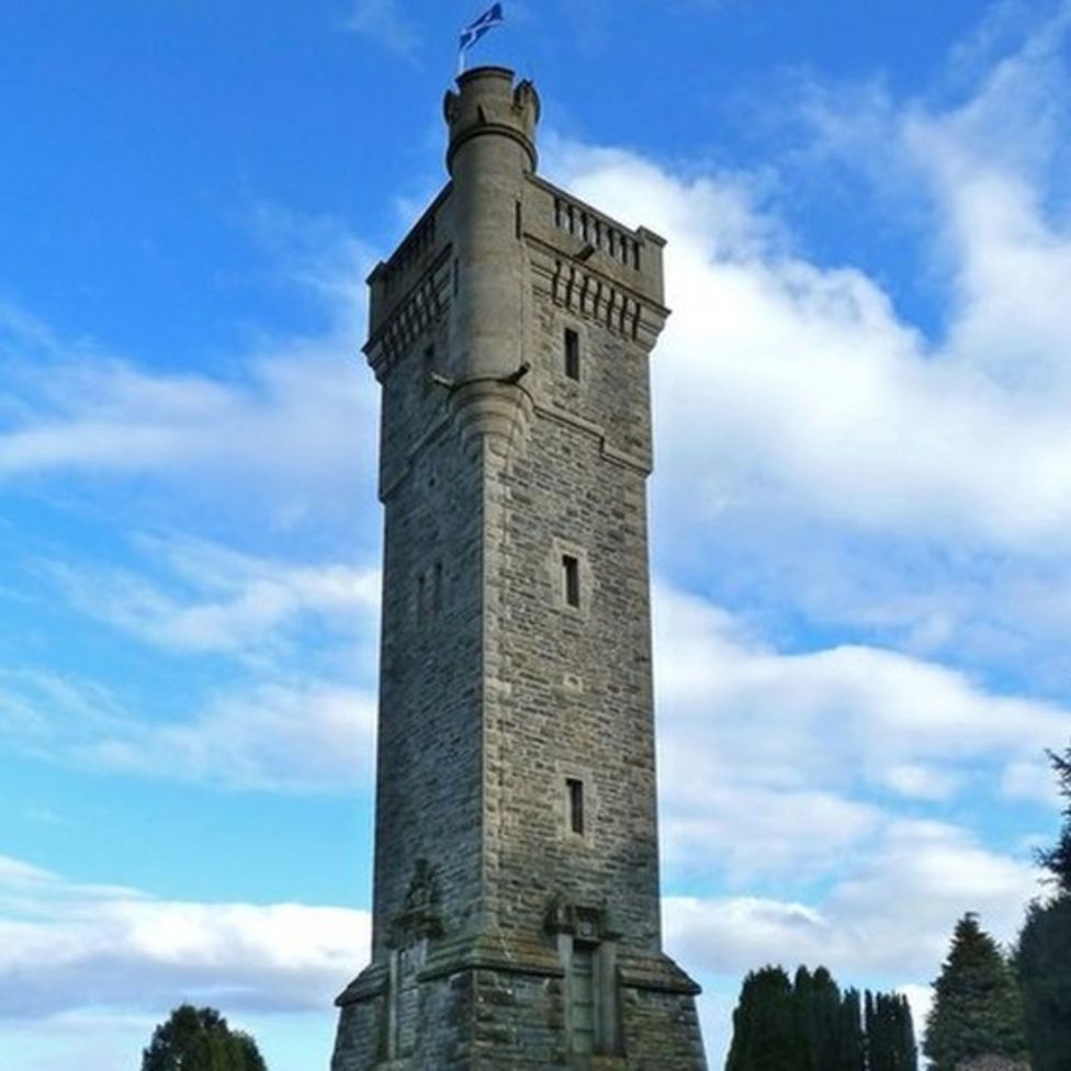 Call to reopen Dingwall's Fighting Mac monument - BBC News