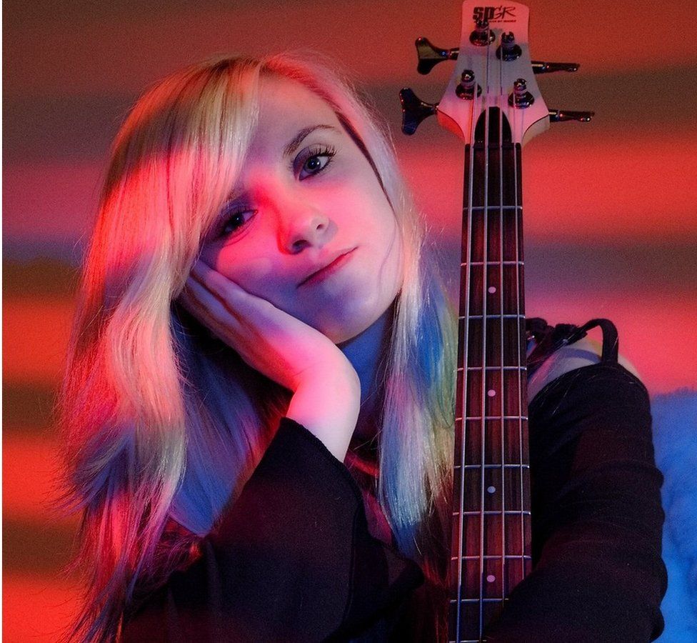 Manic Street Preachers help disabled singer Ali Hirsz pay for surgery ...