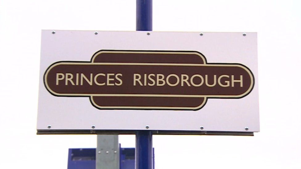 New steam rail interchange opens in Princes Risborough - BBC News