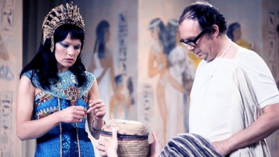 Snake 'not guilty of killing Cleopatra' - BBC News