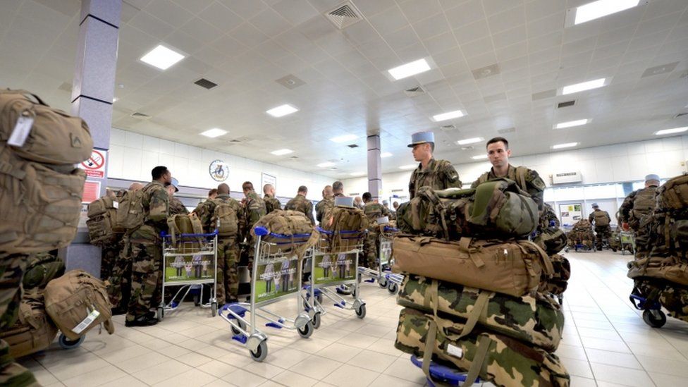 New Anglo-French rapid deployment force put through paces - BBC News