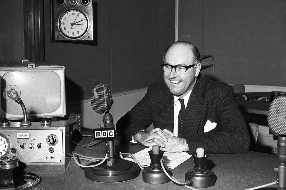 Murray Walker: A legend with effervescent enthusiasm - BBC Sport