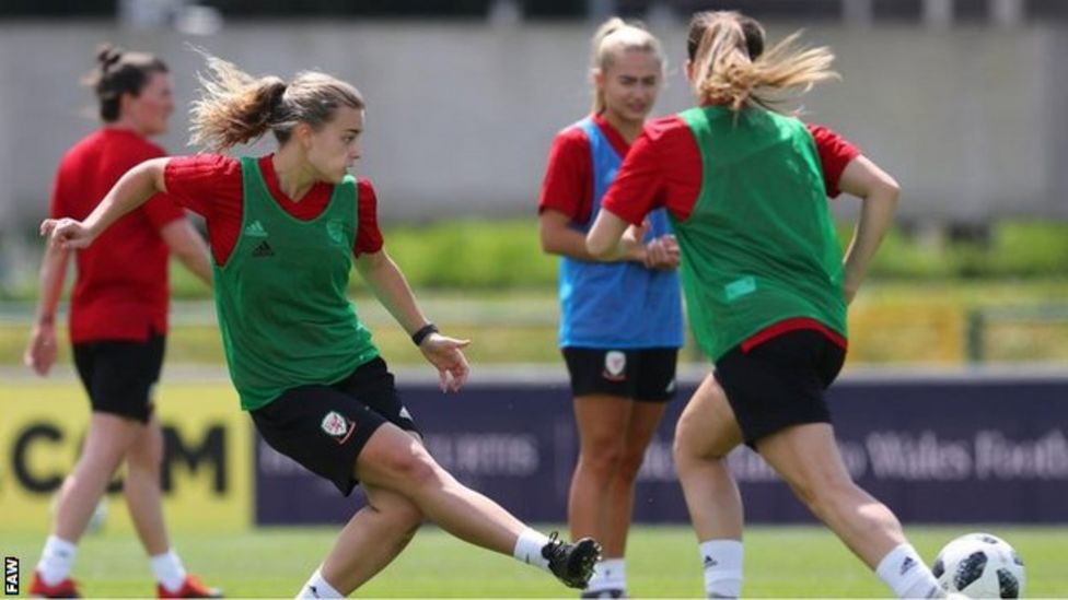 Ella Powell: Wales striker signs for Lewes - BBC Sport