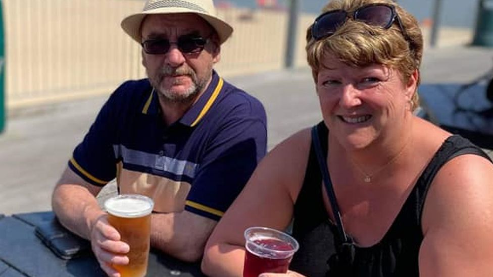 Motor Niwron: Siwrna Sioned - BBC Cymru Fyw