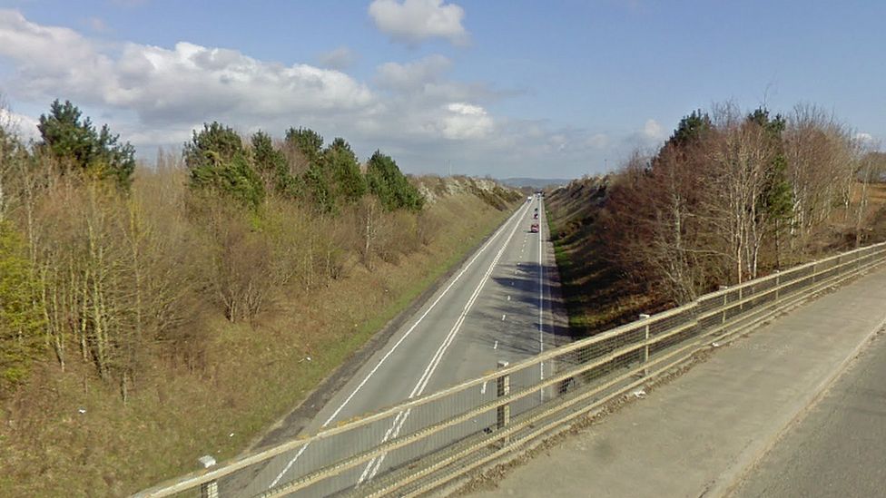 Fatal crash closes A303 in Somerset near Ilminster - BBC News