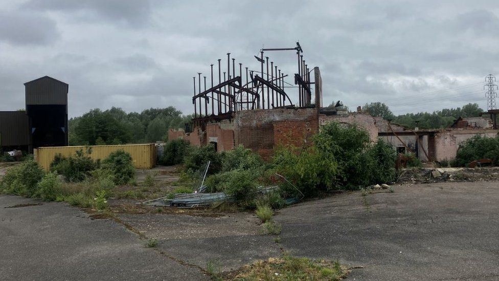Bramford's fire-ravaged Fisons factory causes resident resentment - BBC ...