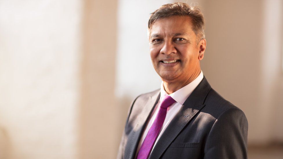 Queen's Birthday Honours 2019: Honours for street cleaner and judge - BBC News