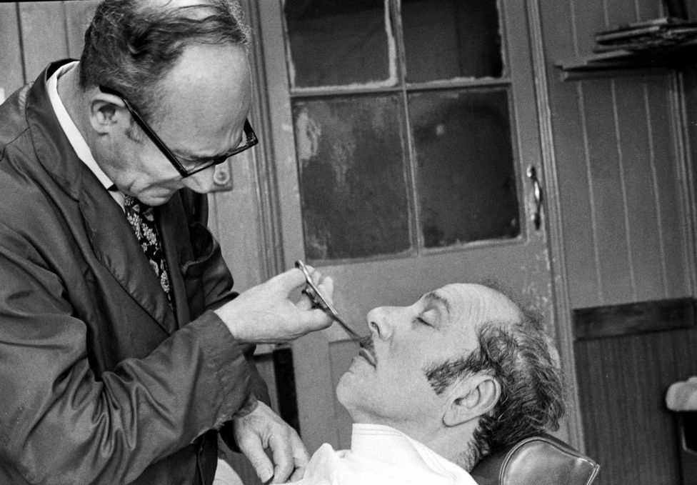 Work, protest and play on the streets of Hackney - BBC News