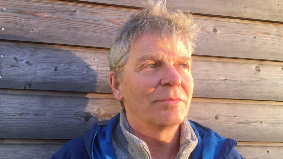 Derbyshire climber who uses colostomy bag to lead Himalayas trip - BBC News