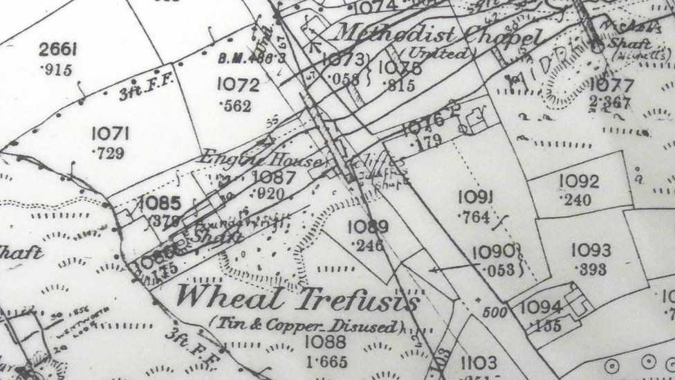 Part of Redruth garden falls into disused mine workings - BBC News