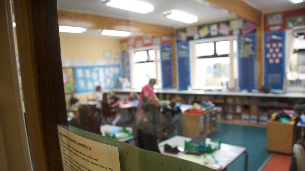 Complex challenge of tackling impact of poverty on education - BBC News