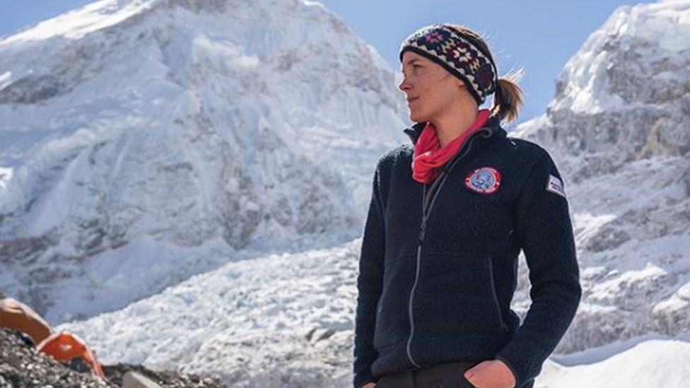 Victoria Pendleton leaves Everest climb on medical advice - BBC News