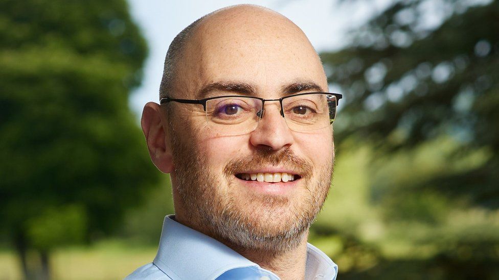 LGBT+ people drawn to minority religions - census - BBC News