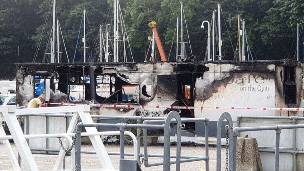 Penryn cafe destroyed by fire as smoke covers roads - BBC News