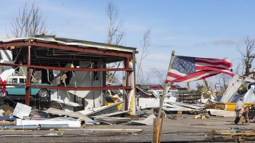 Massive storms and tornados sweep across parts of the US - BBC Newsround