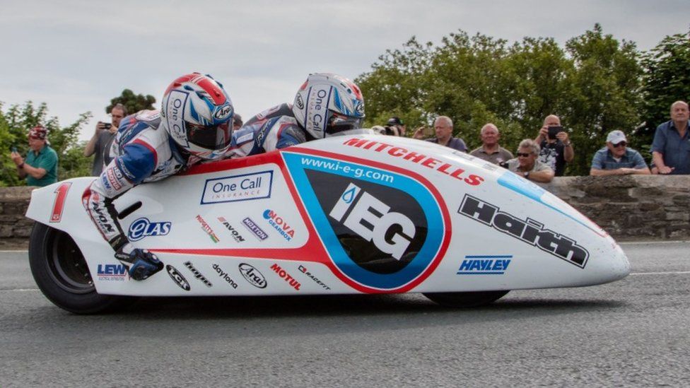 Record-breaking sidecar bought for Manx Museum - BBC News