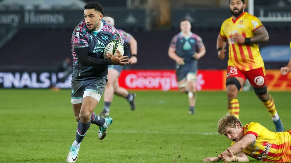 Ospreys: Wing Keelan Giles and prop Tom Botha sign new deals with Welsh ...