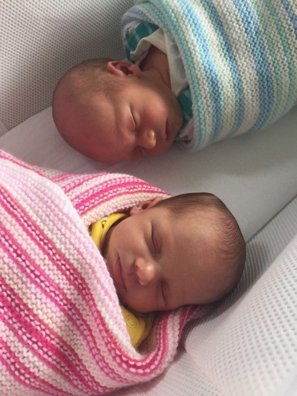 Taflu goleuni ar 'undonedd ac unigrwydd' IVF - BBC Cymru Fyw