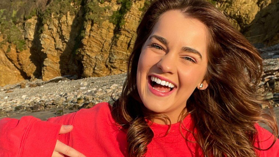 Ateb y Galw: Yr actores Heledd Roberts - BBC Cymru Fyw