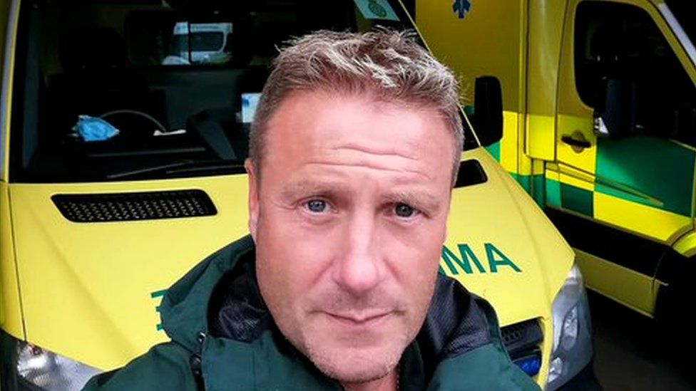 Covid: Travel industry workers set up online support networks - BBC News