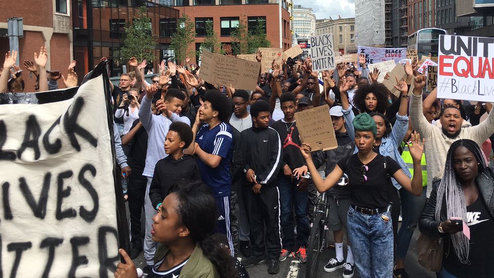 Bristol Black Lives Matter protest attracts 1,000 protestors - BBC News