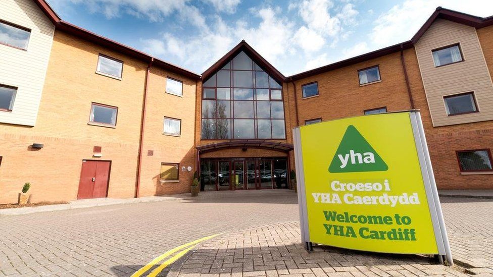 'Penderfynol' na fydd y digartref yn ôl ar y stryd - BBC Cymru Fyw