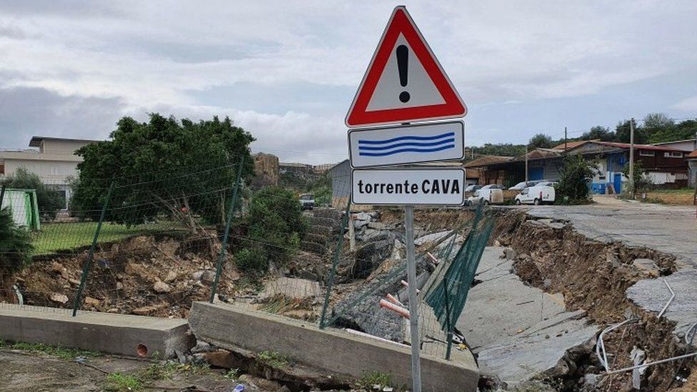 Sicily flooding: Rare Medicane hits southern Italy - BBC Newsround