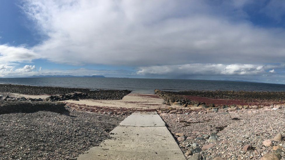 Community beach clean stations to tackle pollution - BBC News