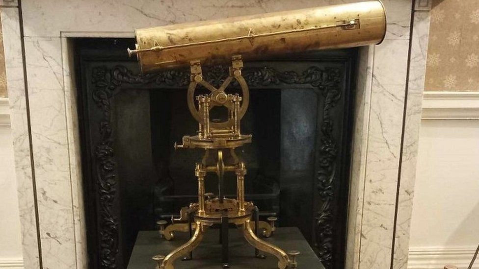 Somerset museum shows 'finest' 18th-Century telescope - BBC News