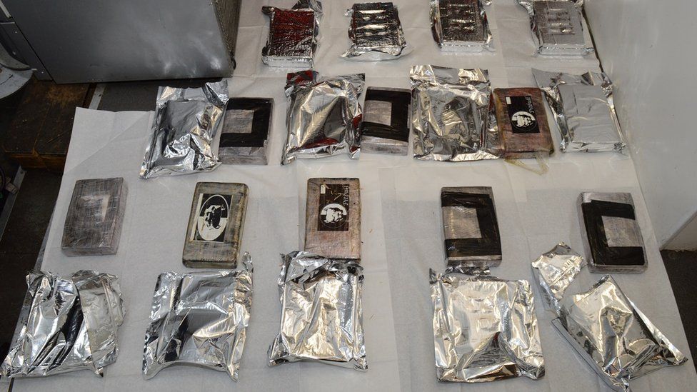 Luton drug stash takeaway boss has jail term reduced - BBC News