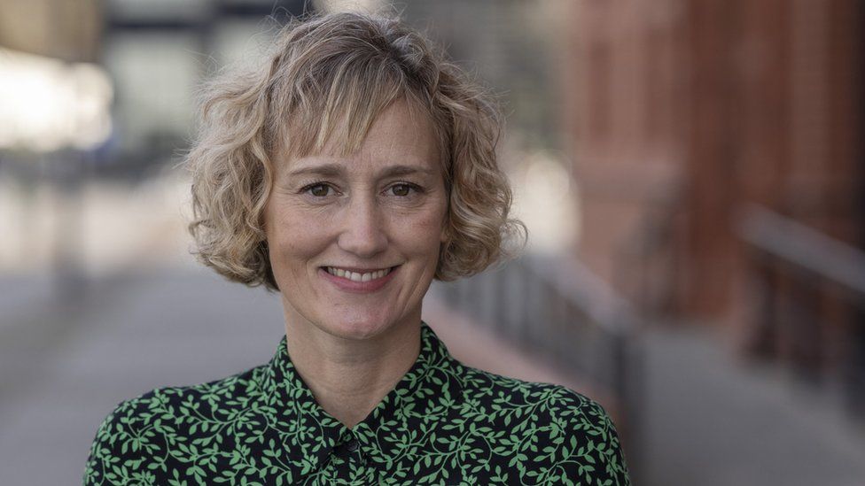 'Angen ymestyn safonau'r Gymraeg i gwmnïau dŵr' medd gweinidog - BBC ...