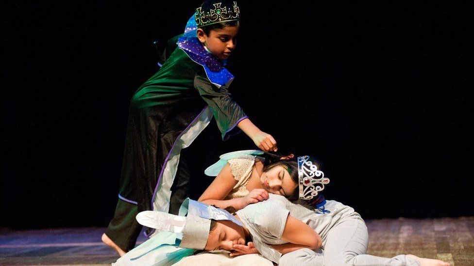 Shakespeare Schools Festival: All the world's a stage for pupils - BBC News