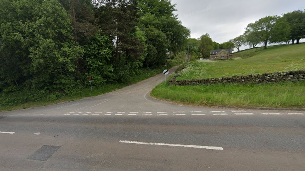 Ashover: Man dies in two-car crash in Derbyshire village - BBC News