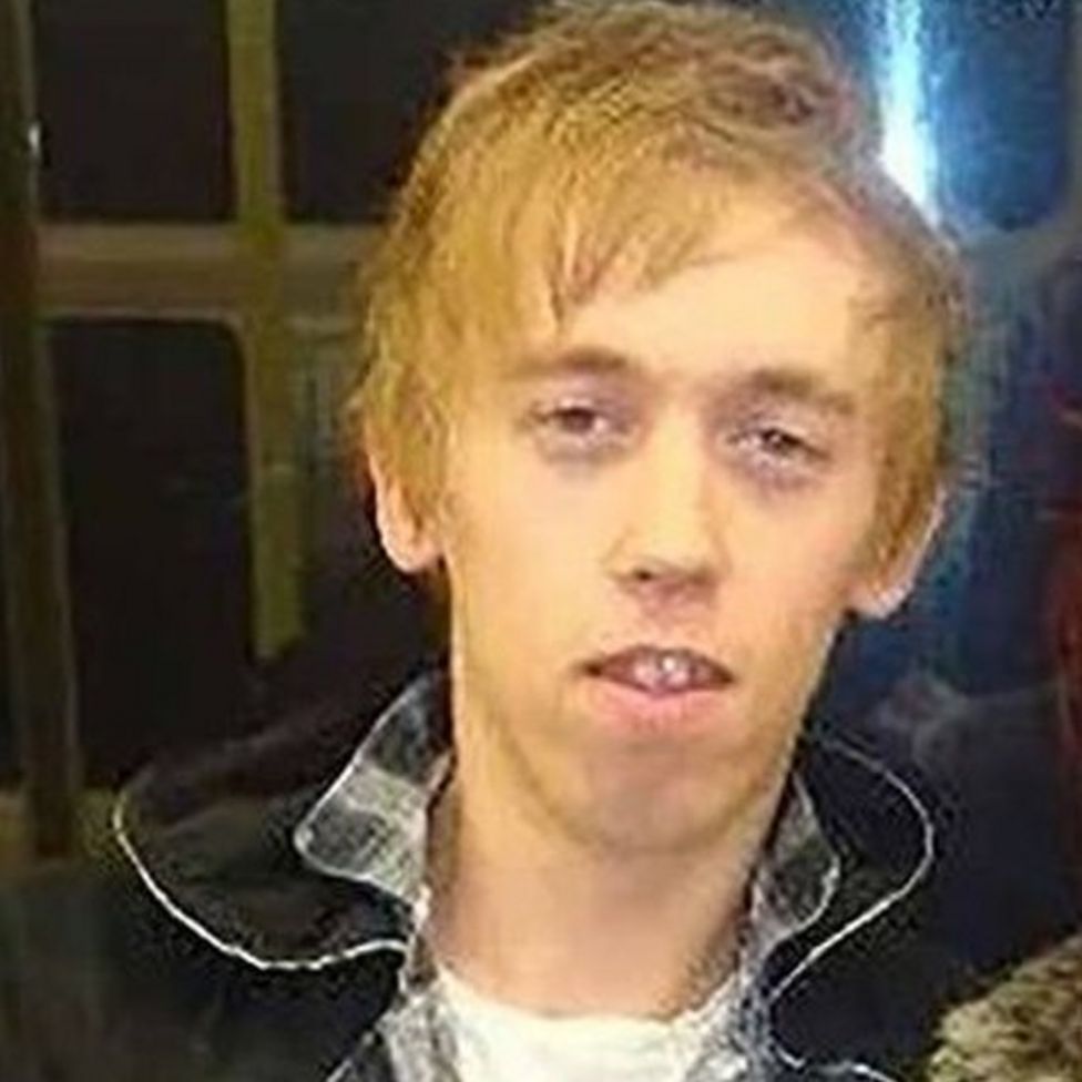 Alleged serial killer Stephen Port 'had body in flat' - BBC News