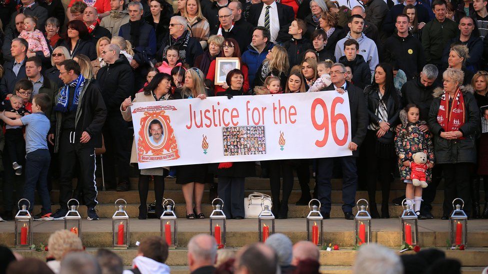 Thousands attend Hillsborough vigil in Liverpool - BBC News