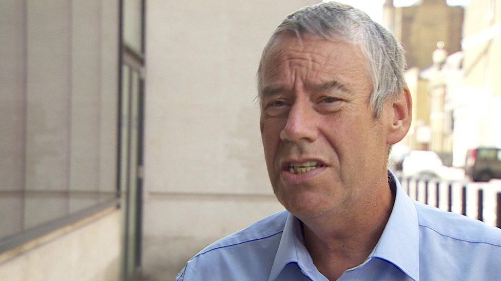 Brexit: Warning over cancer treatment supplies after no deal - BBC News