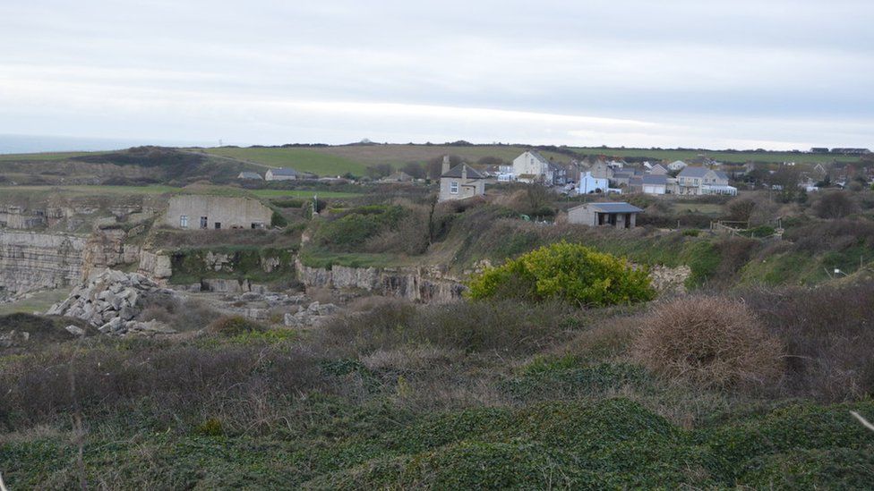 Portland stone circle unveiled as homage to environment - BBC News