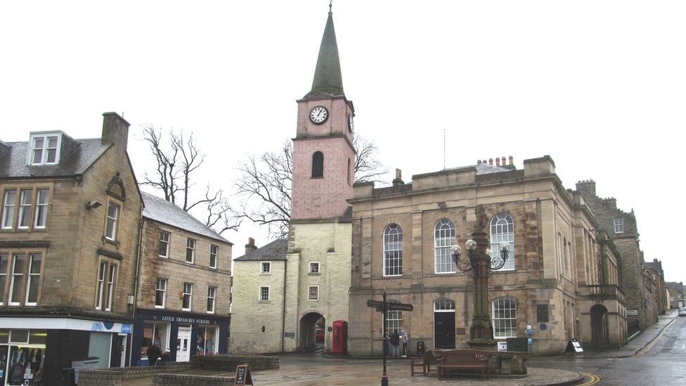 Covid in Scotland: Vigilance plea over Jedburgh outbreak - BBC News