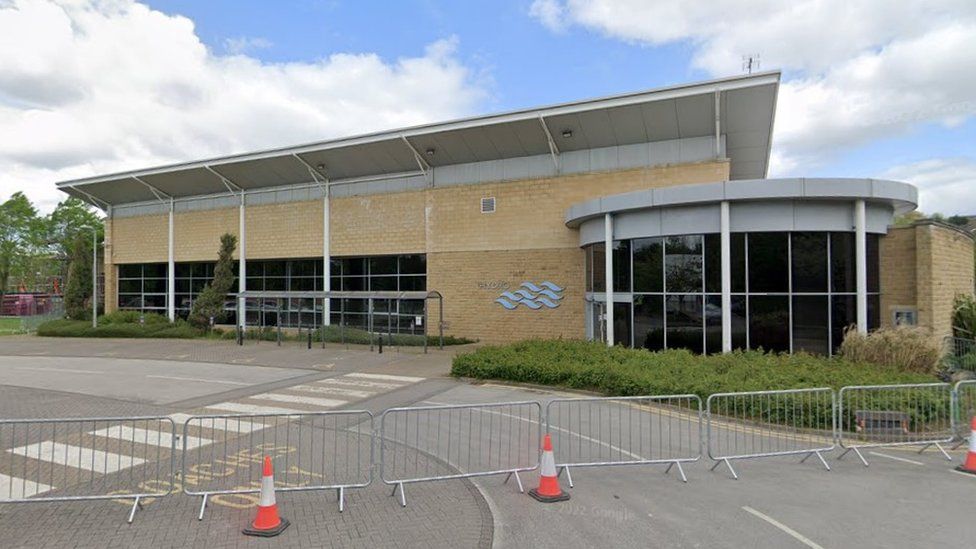 Harrogate Hydro pool refurbishment costs rise blamed on delays - BBC News