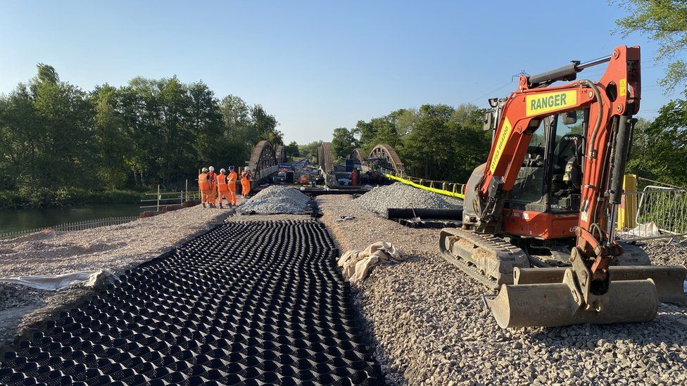 Work to repair unsafe Nuneham Viaduct almost complete - BBC News