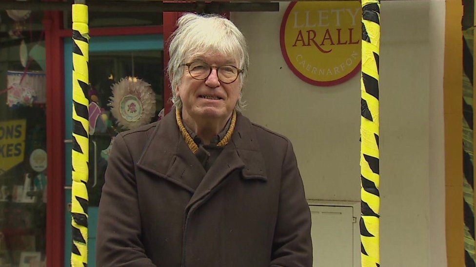 Rheol 'aros yn lleol' yn dod i ben ddydd Sadwrn - BBC Cymru Fyw