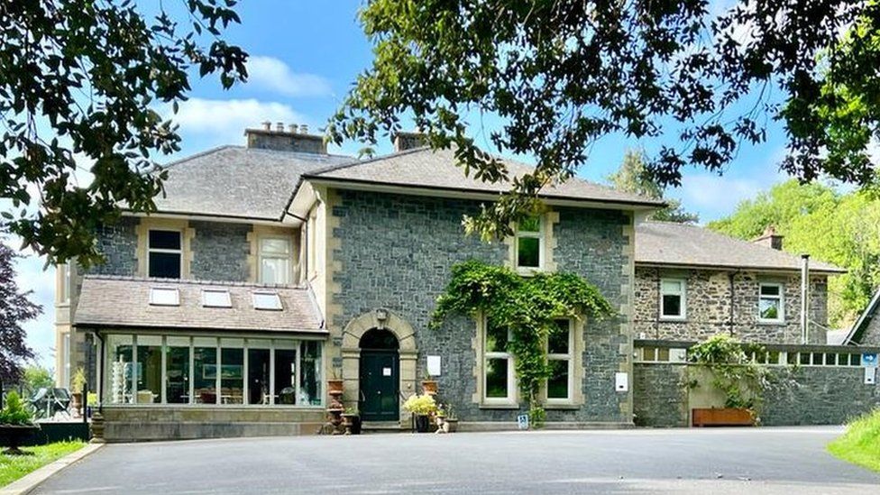 Oriel Ffin y Parc yn symud o Lanrwst i Landudno - BBC Cymru Fyw