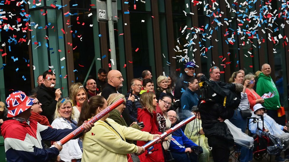 The Twelfth: Orange Order and bands parade at 18 venues - BBC News