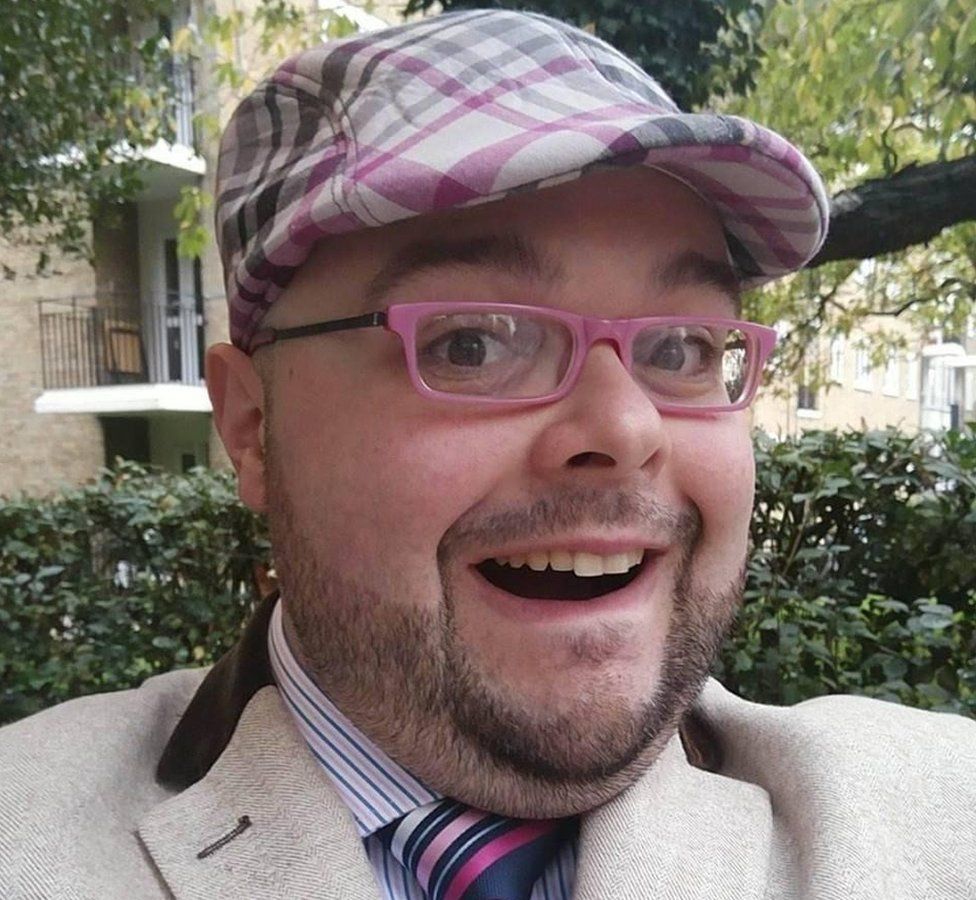 Moist turkeys, Christmas jumpers and other festive morsels - BBC News