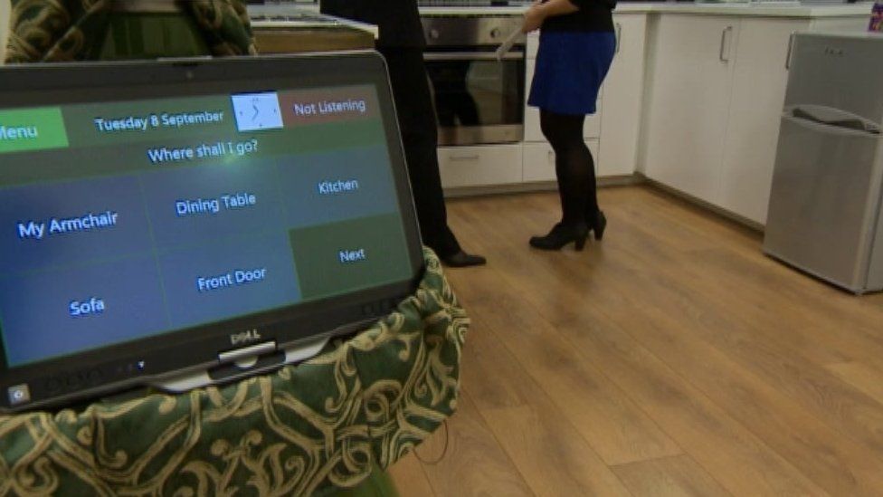 Bristol Robotics Laboratory tests helper bots in replica flat - BBC News