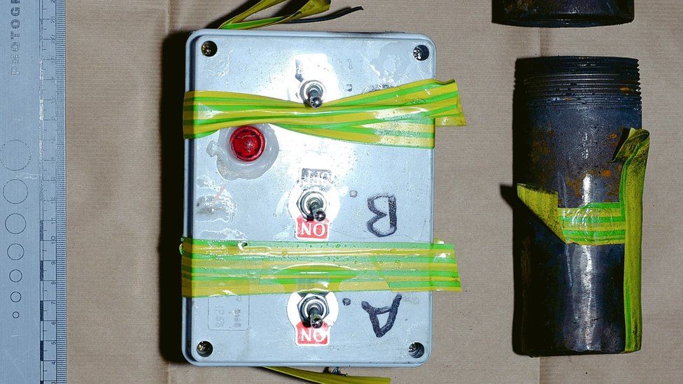 Police release photos of 'Brexit day' attack bomb - BBC News