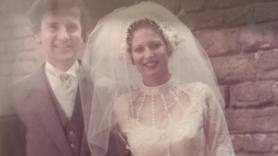 'Working in Mum's care home brought us closer' - BBC News