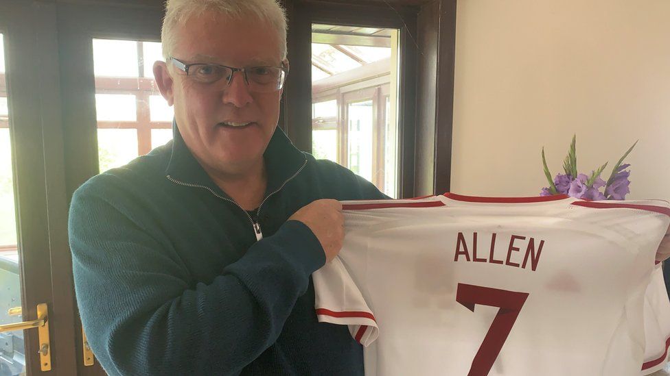 World Cup: Wales star Joe Allen's head teacher's pride - BBC News