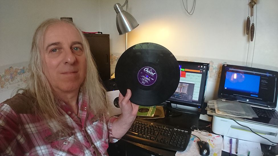 Sheffield DJ's lockdown chart challenge keeps spinning - BBC News