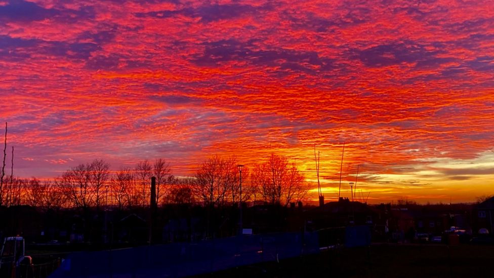 Why are winter sunsets and sunrises so amazing at the moment? - BBC ...